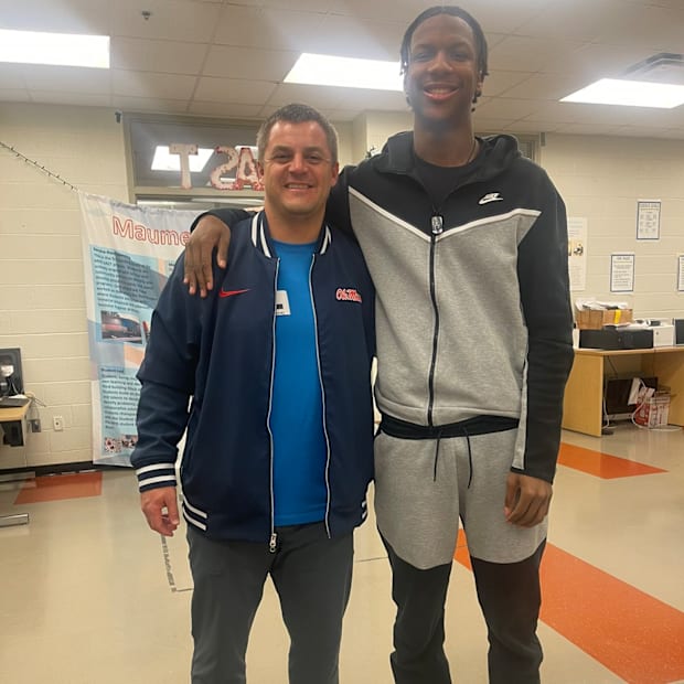 Arkansas Razorbacks, Missouri Tigers EDGE Target Set to Visit Ole Miss ...