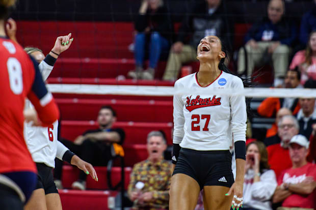 Nebraska Volleyball Grounds Flyers to Advance to the Elite Eight