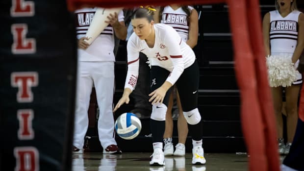 Photo Gallery: UCF Volleyball Scores Win at Alabama