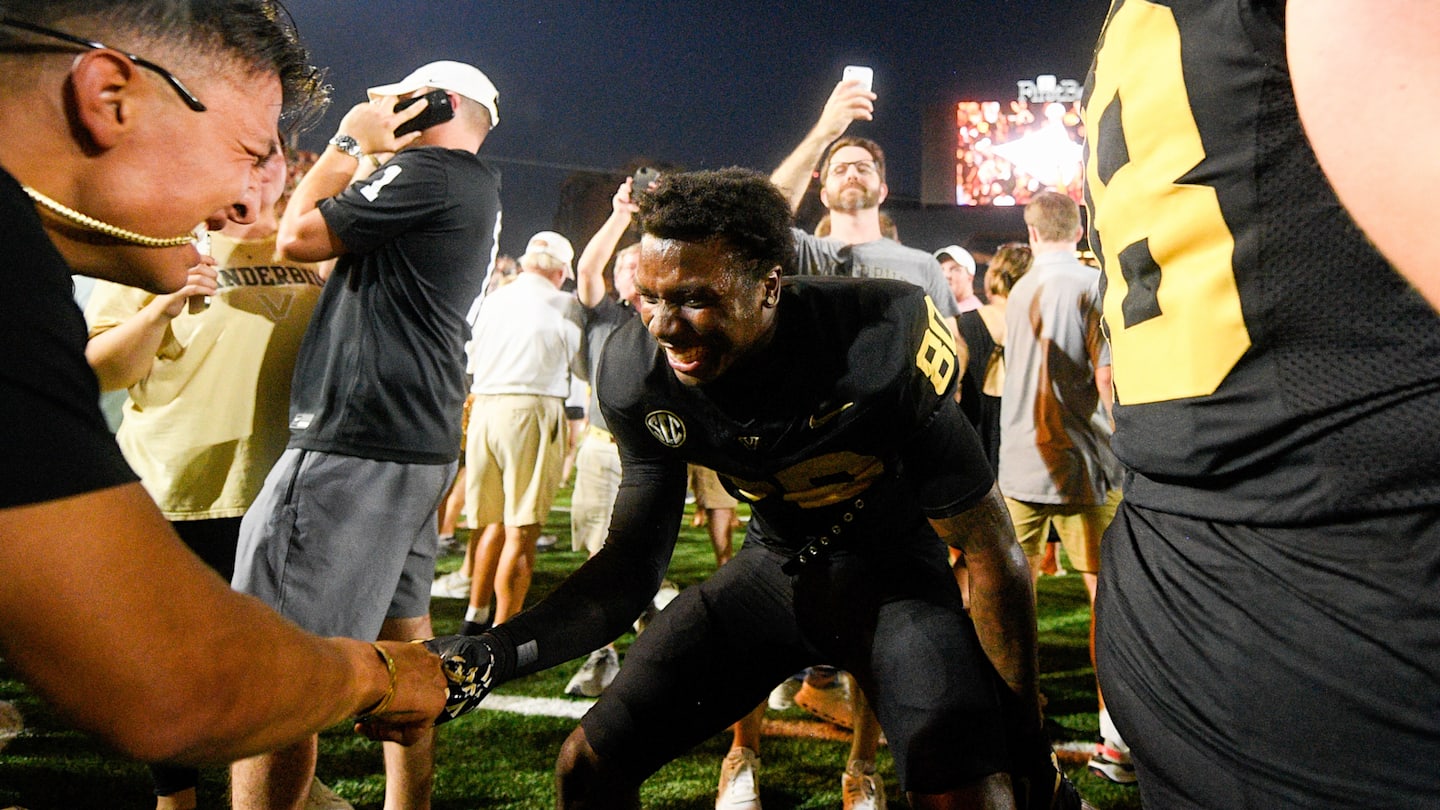 Three Offensive Position Groups to Watch in Vanderbilt Football's Fall Camp I Just a