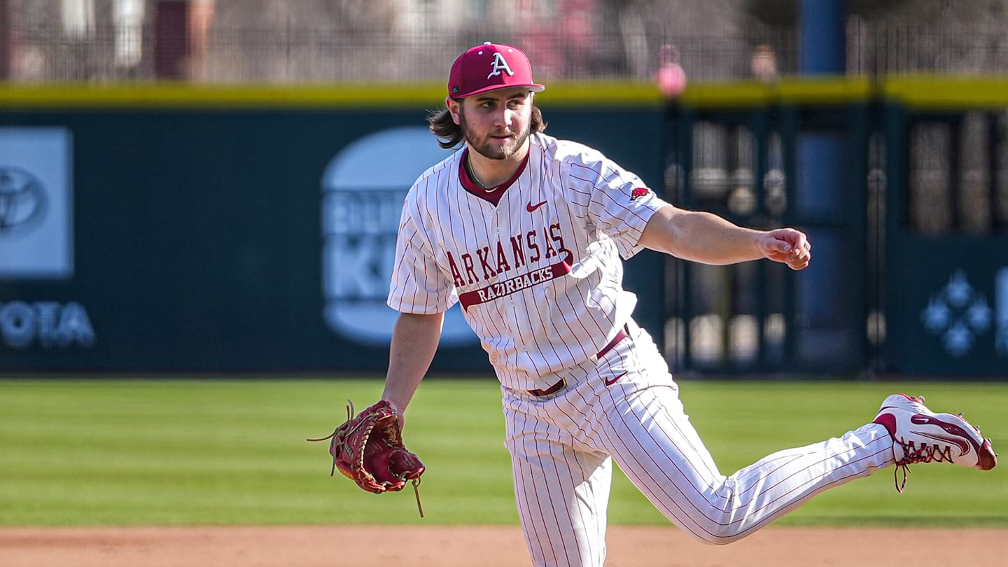 Younger Aloy's hot start continues to carry Arkansas