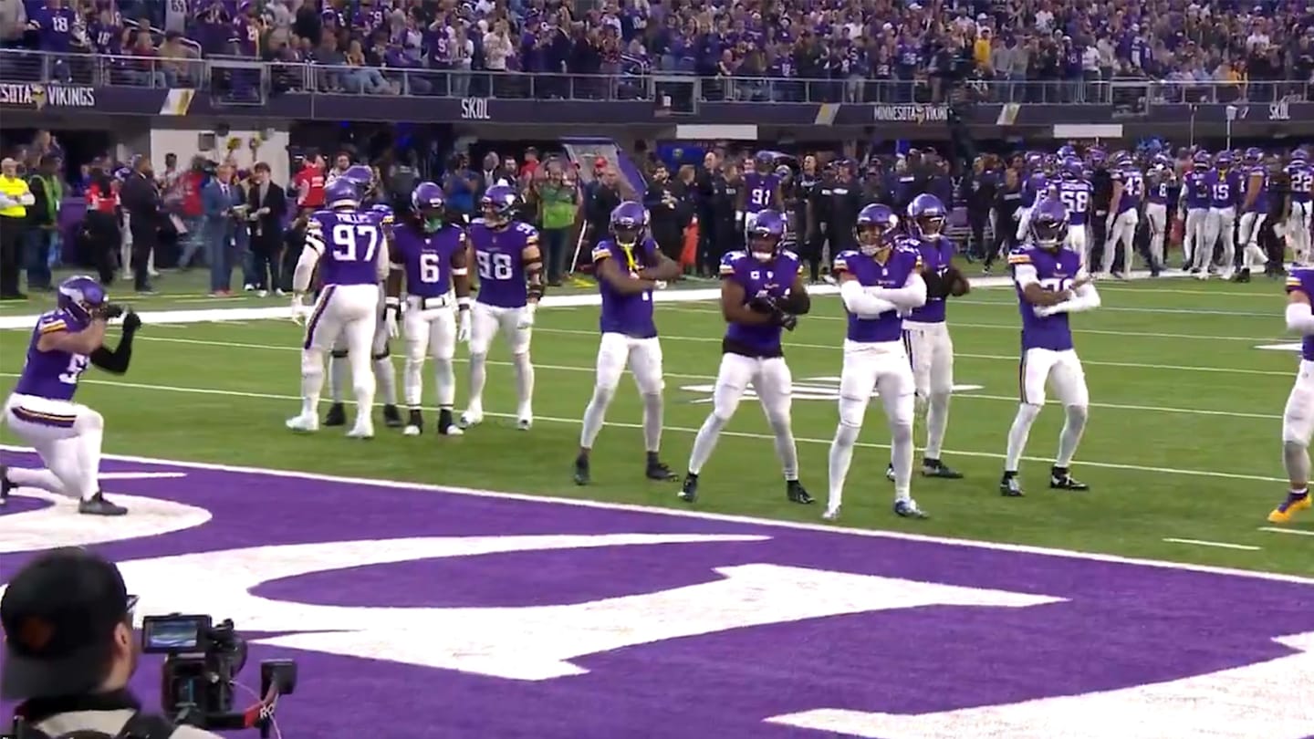 Vikings' Cam Bynum Leads Another Disney-Inspired Dance to Celebrate ...