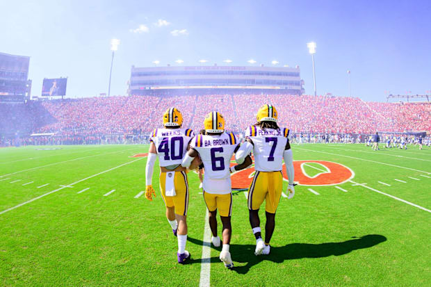 Expert Computer Model Reveals Prediction for LSU Football vs. Arkansas ...