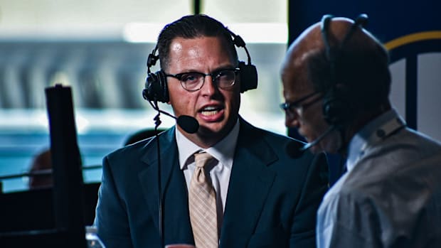 SI’s National Analyst Brooks Austin Praises South Carolina’s Defense vs ...