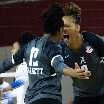 Alabama Volleyball Opens Up Season With Two Wins: Roll Call