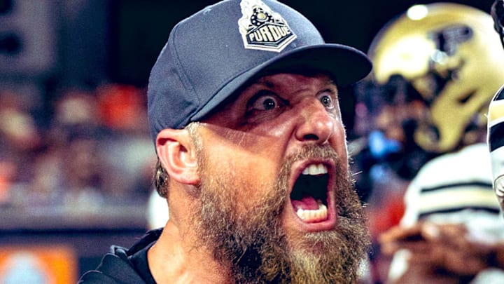 Huskies Add Former Special Forces Paratrooper to Coach Special Teams