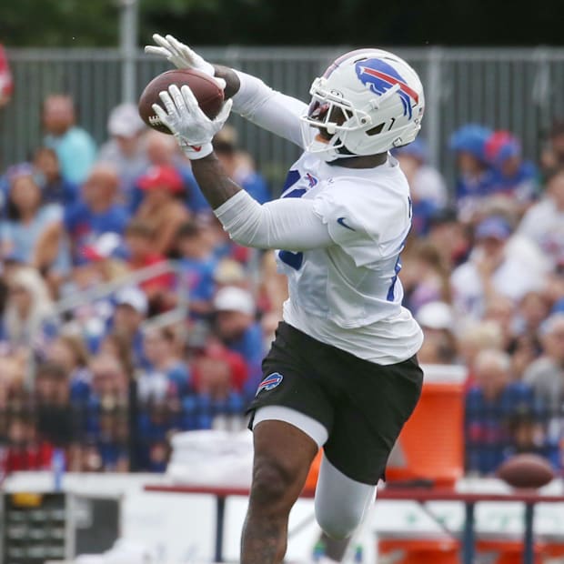 3 Bills' wide receivers take turns making pretty practice plays with Josh Allen as QB