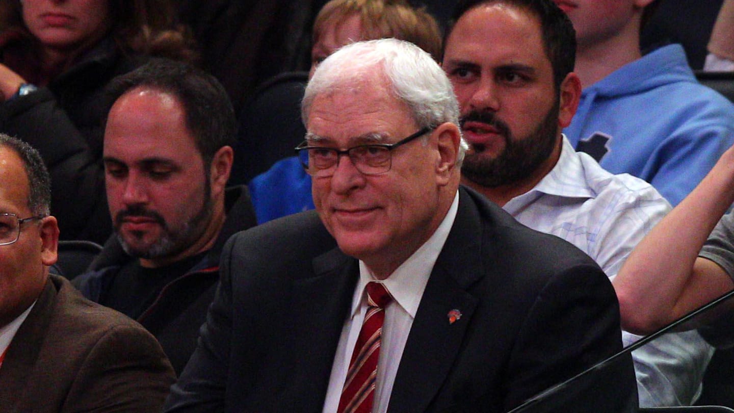 New York Knicks Fans Unite Against Phil Jackson's Carmelo Anthony Claim