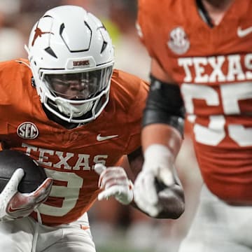 LOOK: Texas Longhons Star Running Back Bijan Robinson Flexes NIL Deal ...