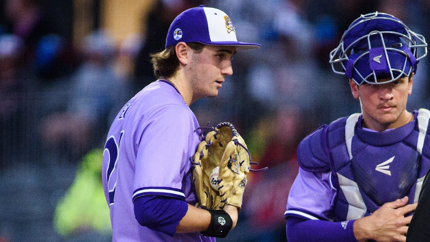 Arkansas Lands Starting Pitcher with NCAA Regional Experience