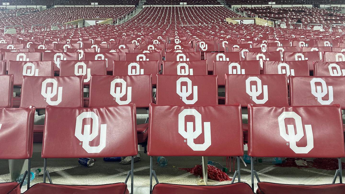 Two Oklahoma Athletes Receive SEC Community Service Award