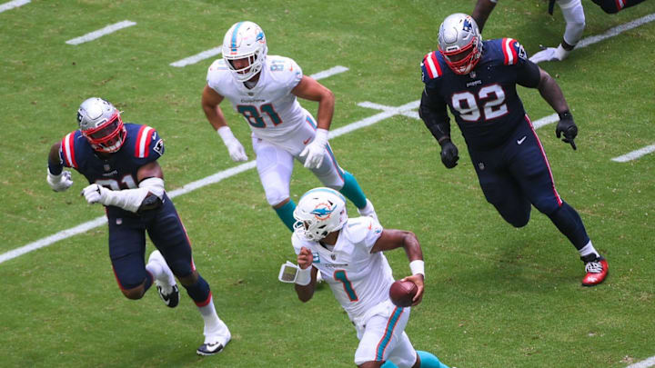 Former Miami Dolphins DT Davon Godchaux Leaving AFC East