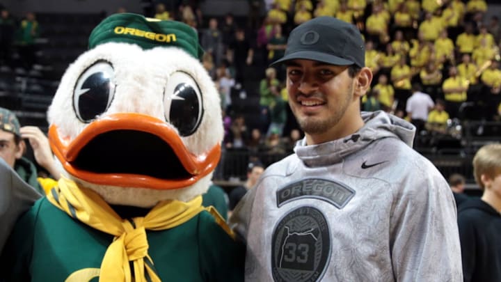 Marcus Mariota Visits Eugene, Meets Oregon Ducks' Recruit Tradarian Ball