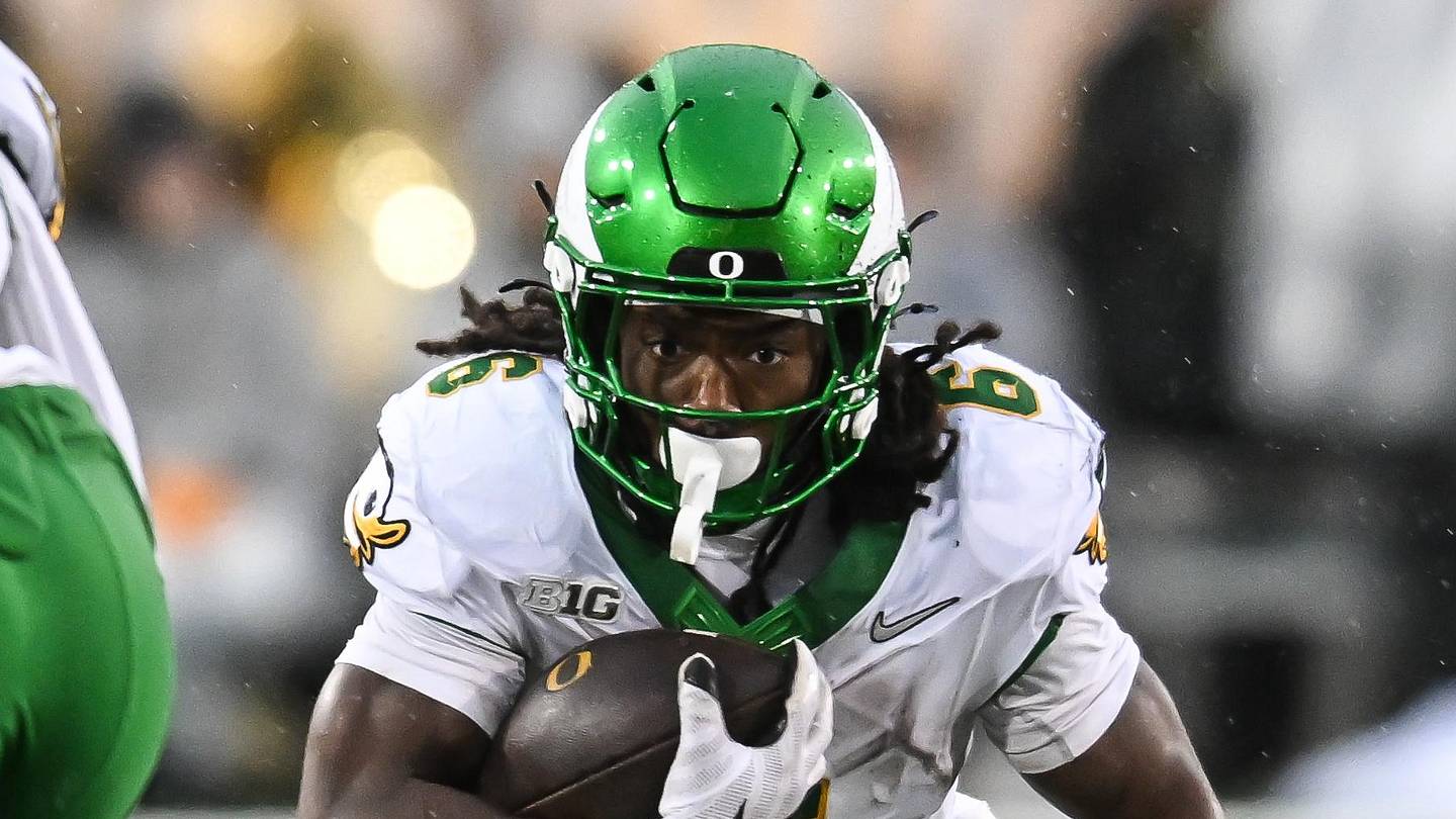 Oregon Ducks' Explosive Rushing Attack Outlasts Iowa Hawkeyes