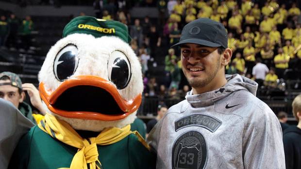 Marcus Mariota Visits Eugene, Meets Oregon Ducks' Recruit Tradarian Ball