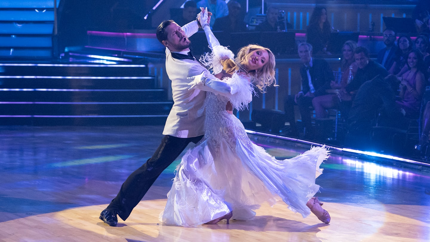 Alix Earle Earns Perfect Score on ‘DWTS’ After Judging Panel Incident ...