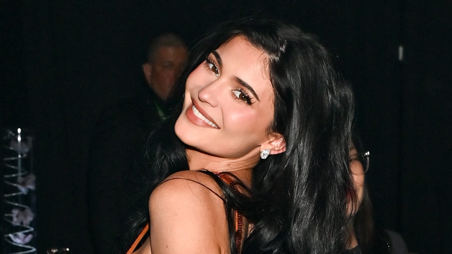 Kylie Jenner Channels Major Y2K Pop Star Energy for Fragrance Announcement
