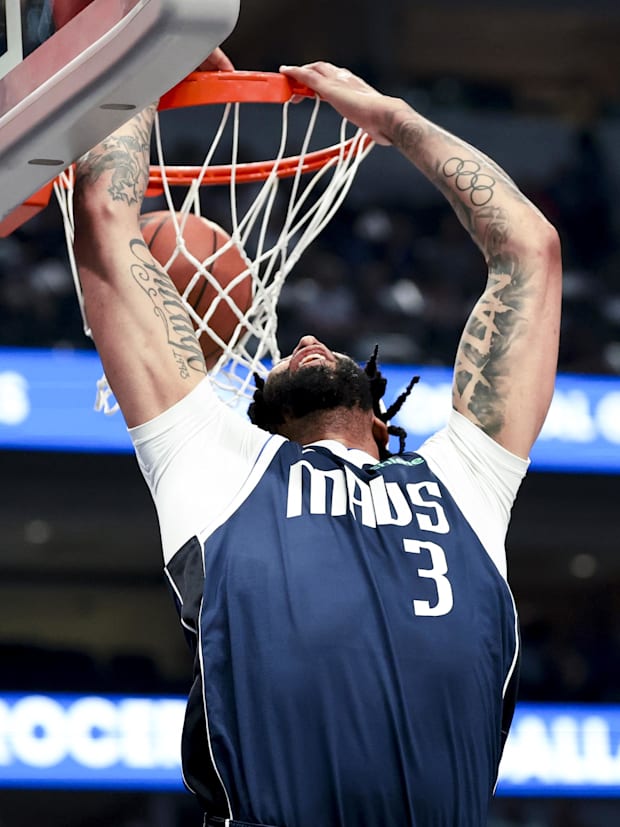 Anthony Davis' game-winner lifts Mavericks over Hawks, 120-118