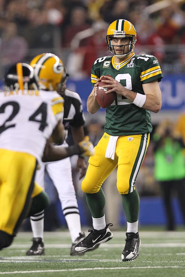 Aaron Rodgers looks great in Steelers uniform except for one issue