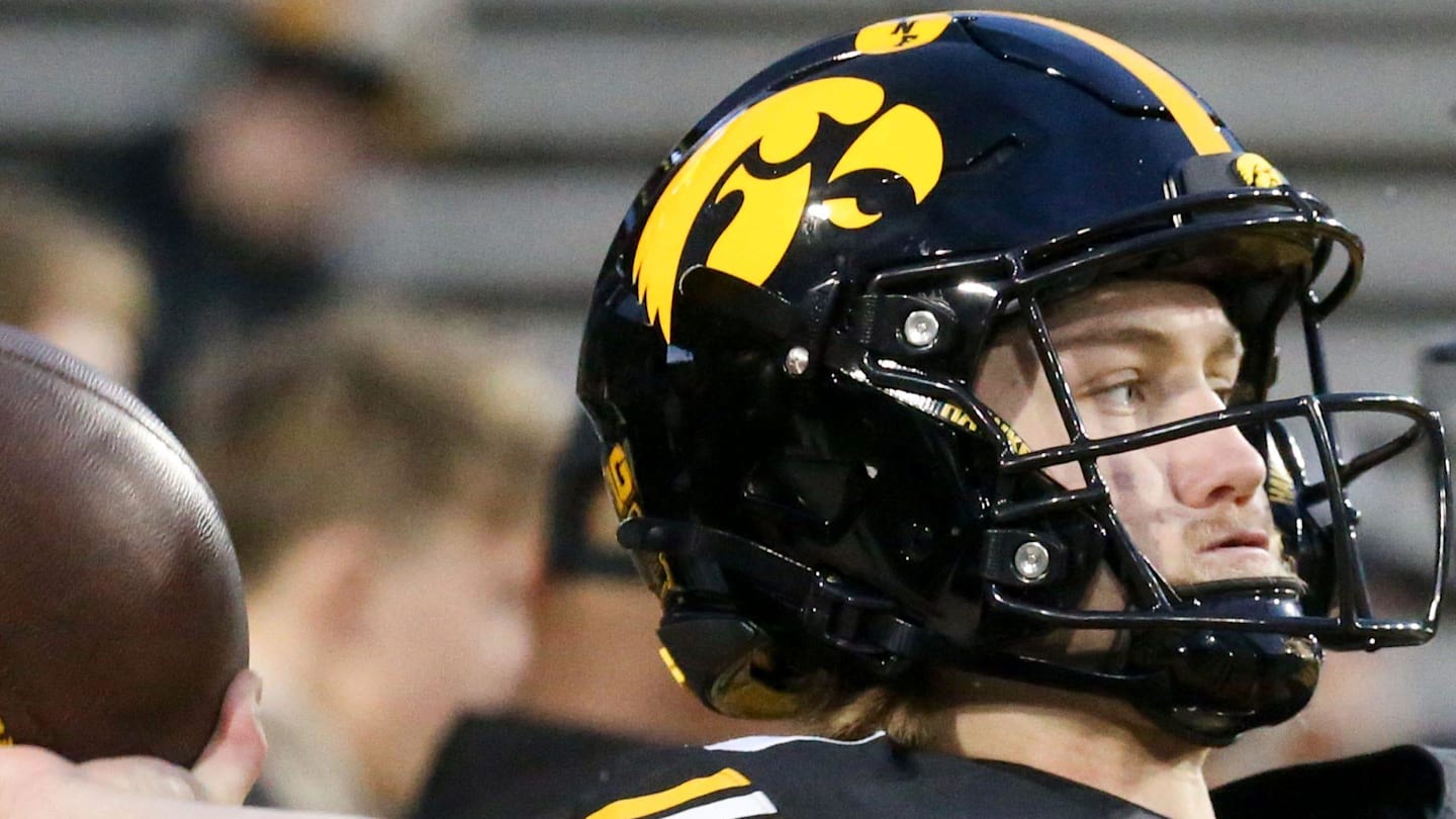 WATCH: Iowa Hawkeyes Score Huge TD After Another QB Change