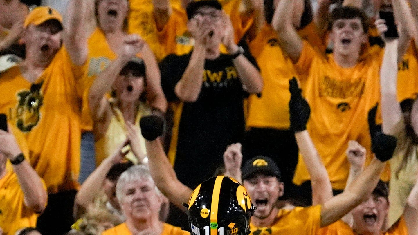 Iowa Hawkeyes QB Remains Calm Despite Drops and Miscues