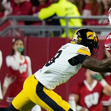 Wisconsin Badgers make surprise QB change against Michigan with starter ...