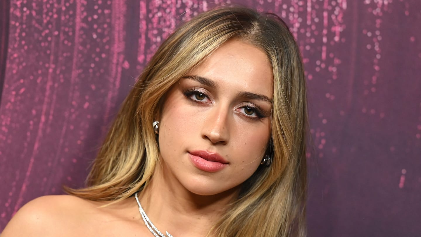 Tate McRae Rocks Sweet Red and White Seaside Style for Cover of ...