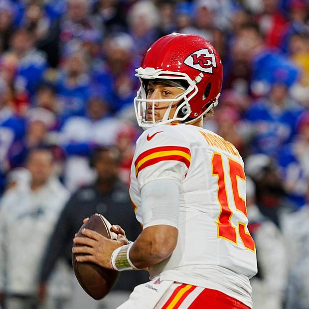 Patrick Mahomes and soccer legend Lionel Messi exchange jerseys