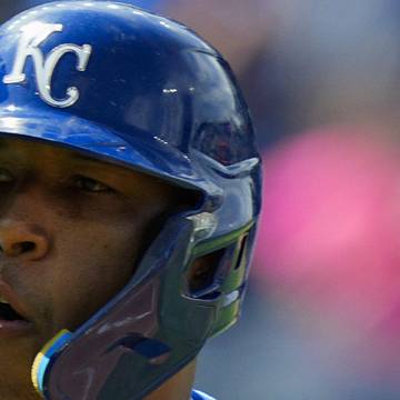 Kansas City Royals Fan Goes Viral For Insane Beard on Monday Night