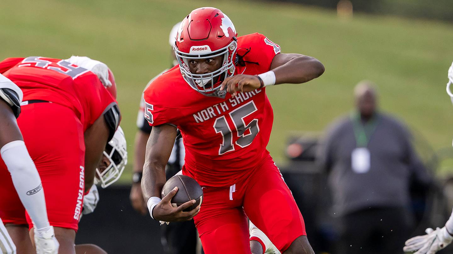 North Shore kicks off 2024 football season by shutting out South Oak Cliff