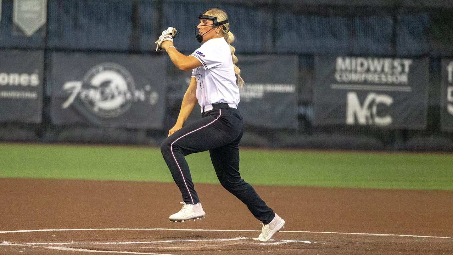 West Texas A&M Two-Way Player Emilee Boyer Named NFCA Player of the Year