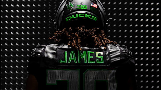 Oregon Ducks vs. Ohio State Uniforms Release PHOTOS: Black 'Fly Era ...