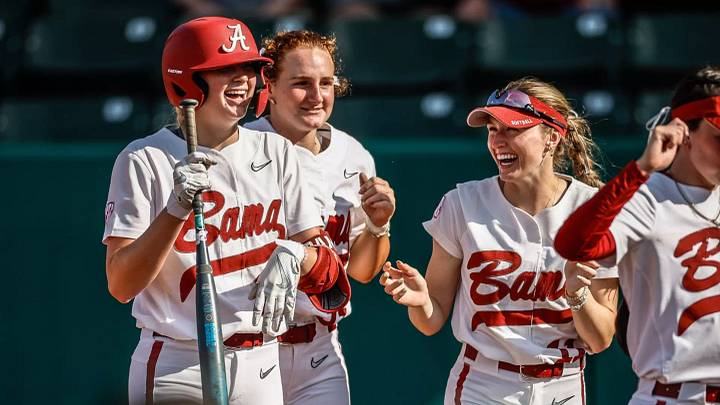 Alabama Softball Star Announces Move to Basketball, Will Transfer to ...