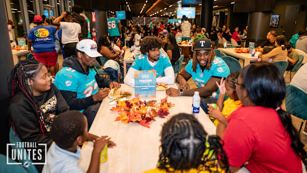 Miami Dolphins Host Thanksgiving Event