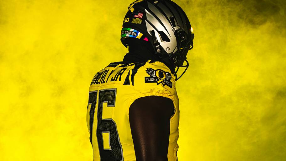 Oregon Ducks’ Yellow Heroes’ Uniform Combination for Ranked Illinois ...