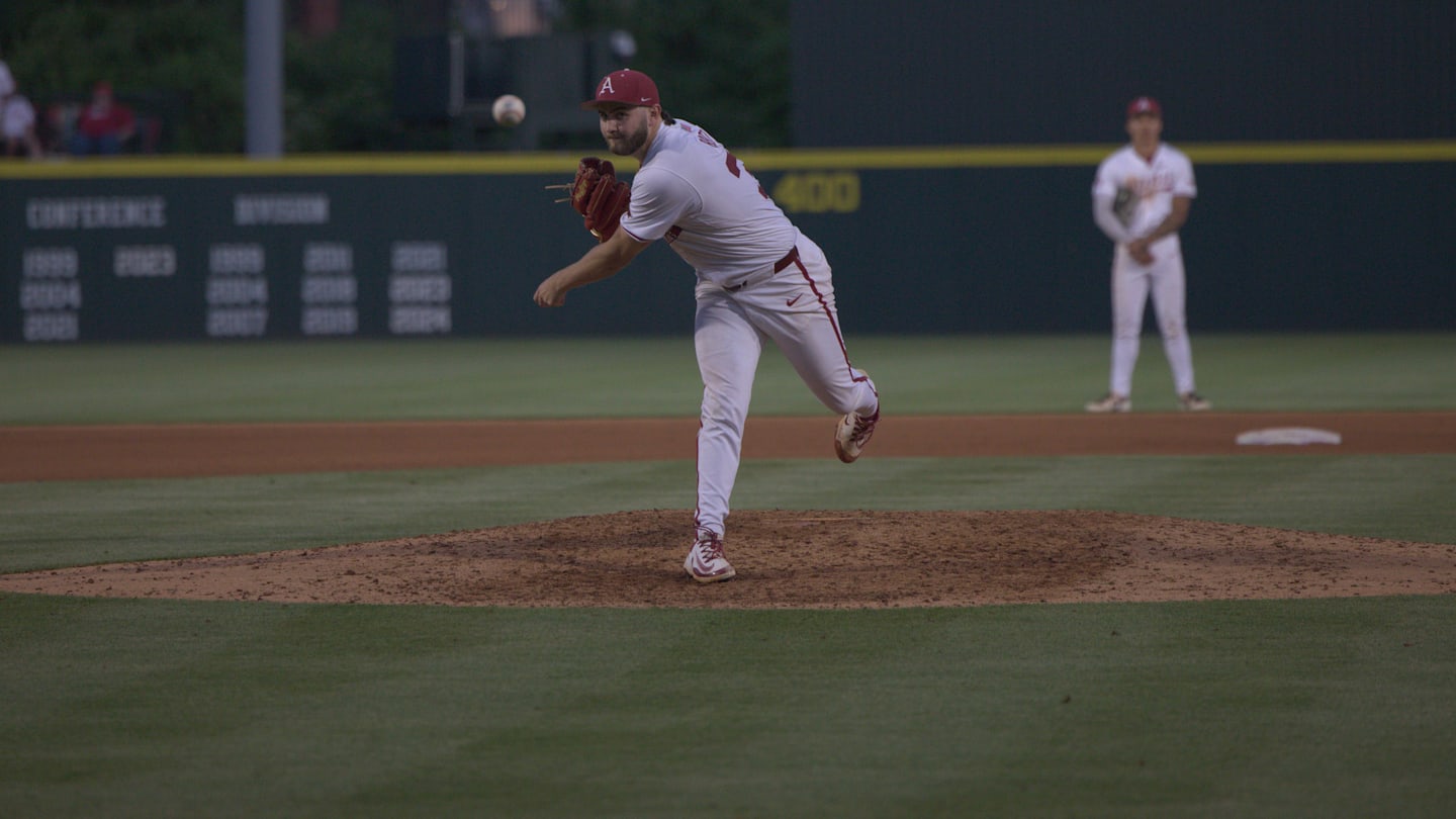 Arkansas picks up key win in SEC race over Texas in series opener