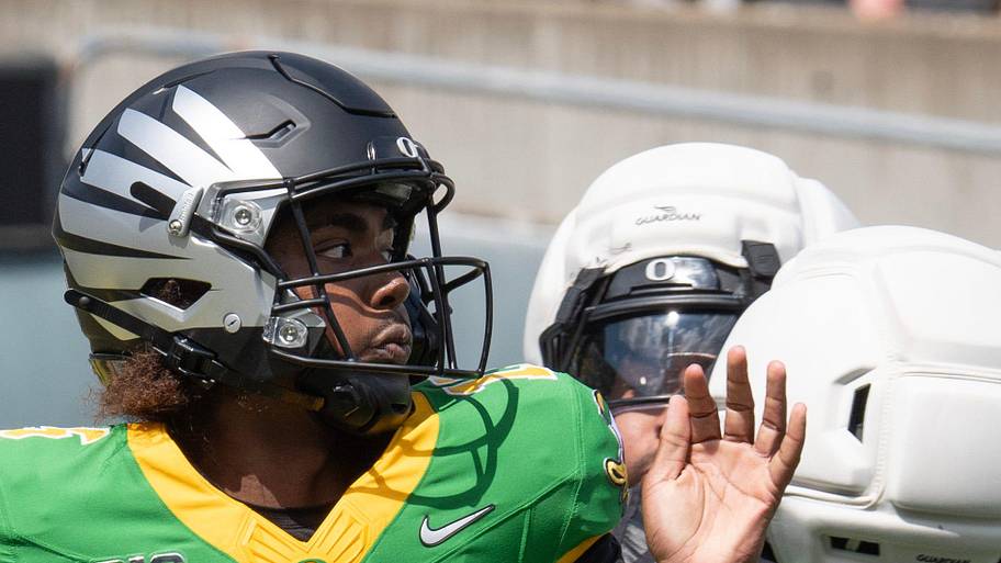 Akili Smith Jr. Has a Rare Trait in Oregon Quarterback Room | Yardbarker