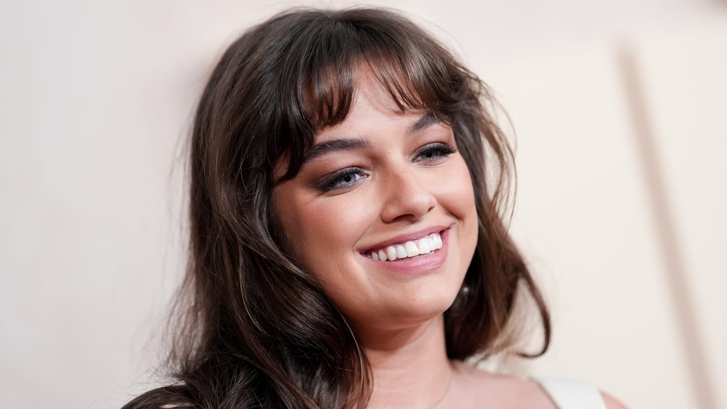 Sixtine Claps Back at Rude Commenters With the Perfect Response