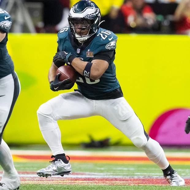 Eagles star Saquon Barkley goes viral for insanely heavy squat workout