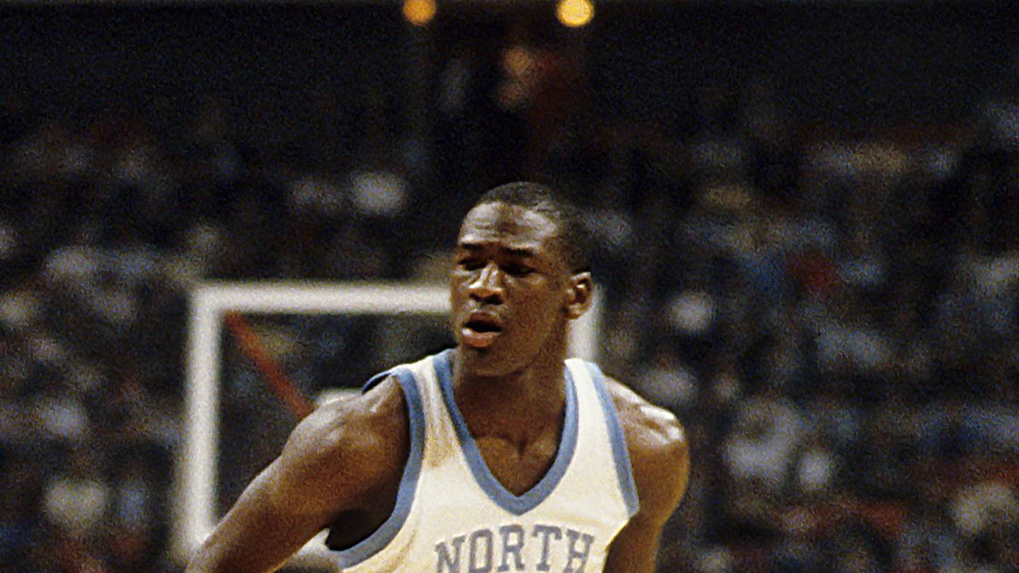 Comparing LeBron James to UNC Icon Michael Jordan: Total Stupidity