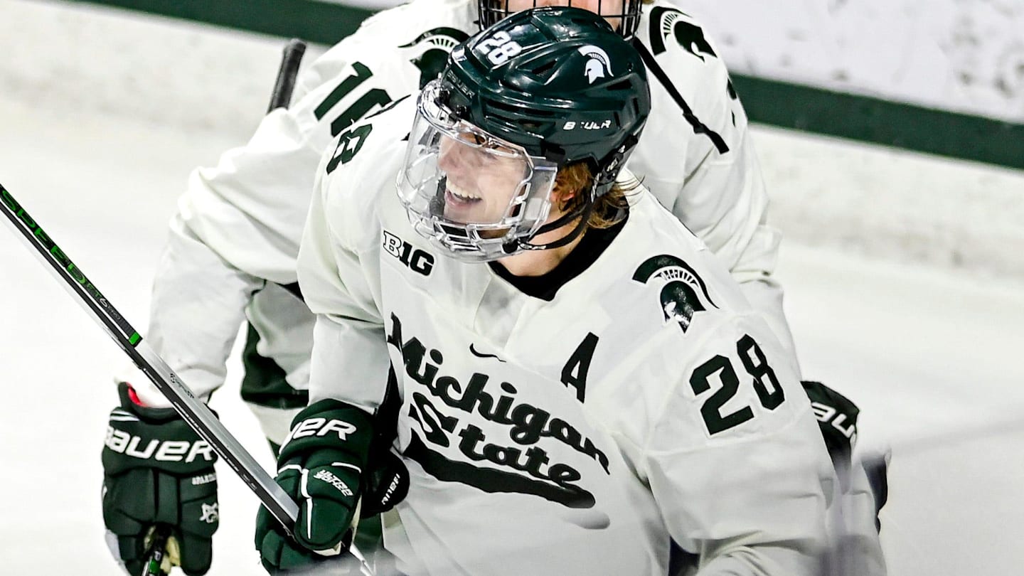 Michigan State Center Signs Deal With Philadelphia Flyers