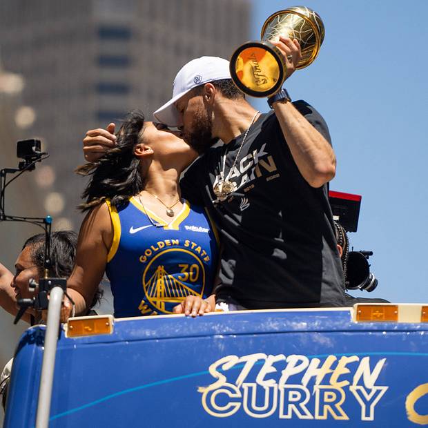 Warriors star Steph Curry gets cozy with Ayesha in candid car selfie