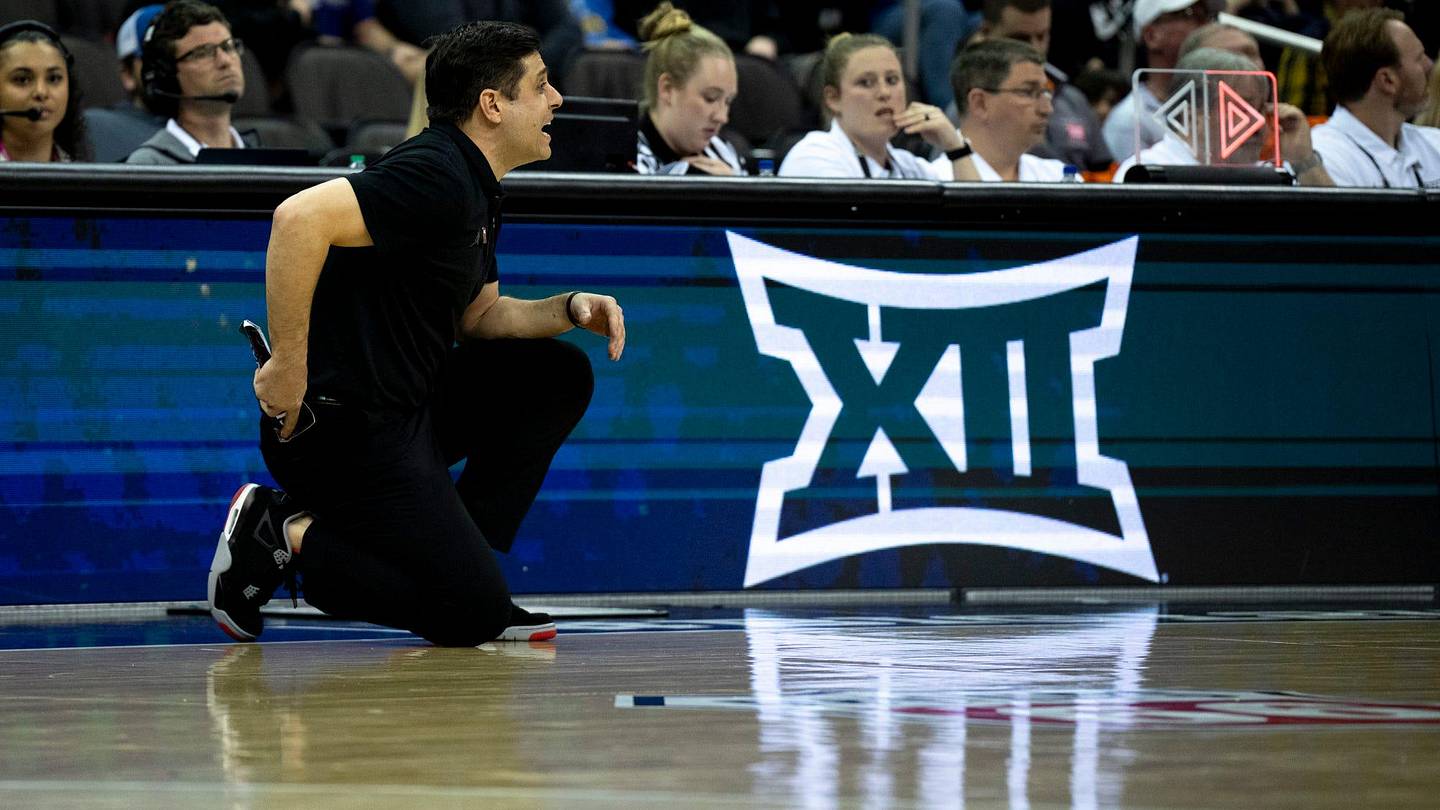 UC Head Coach Wes Miller Updates Day Day Thomas's Status After ...