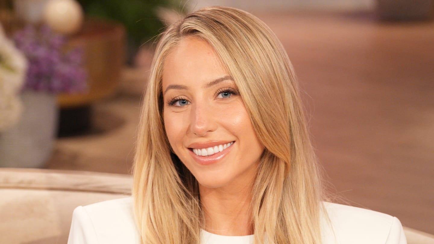 Alix Earle Is the Latest Celeb to Embrace This Simple but Dramatic Hair ...