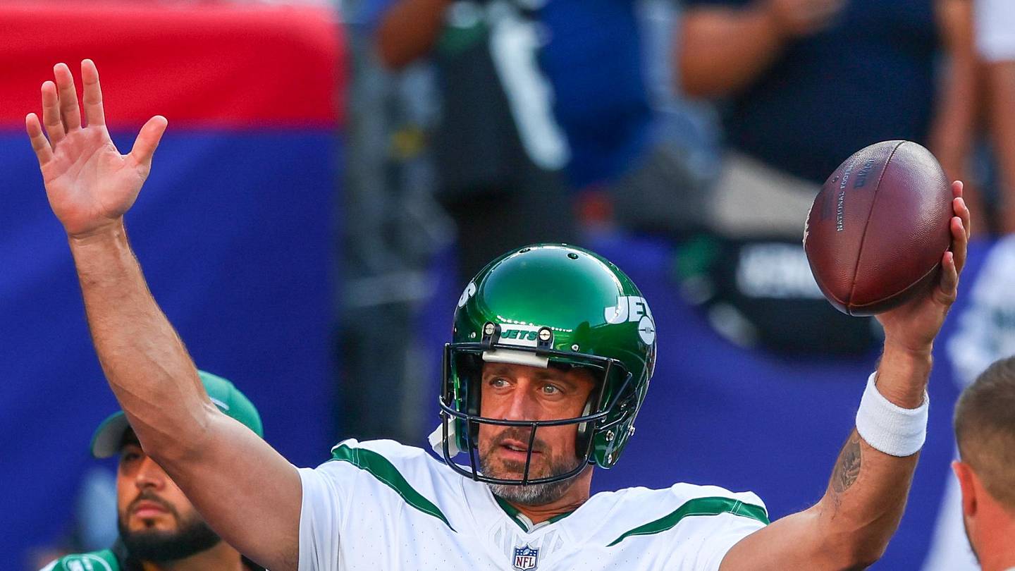 New York Jets’ Rodgers Surprisingly Gets Ranked Above Legendary QB