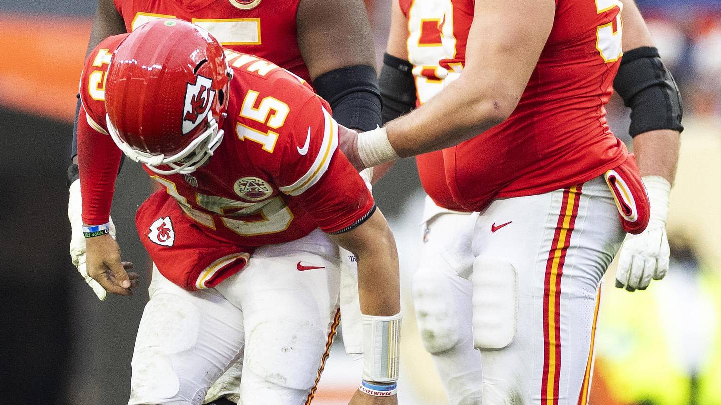 NFL playoff contenders injuries: Chiefs’ Patrick Mahomes, Seahawks ...