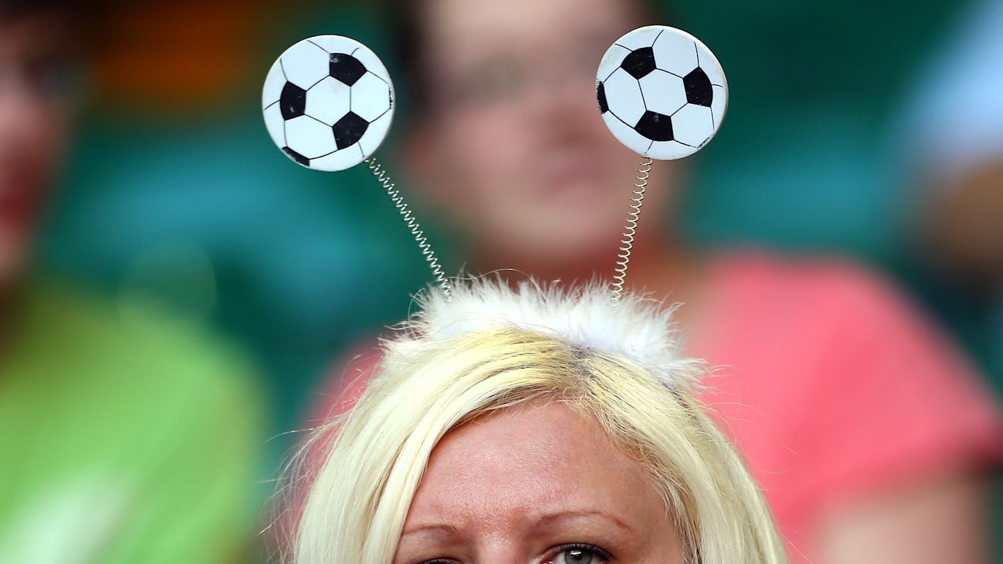 Head Gear: When the '80s Went Crazy for Deely Bobbers - Trendradars Latest