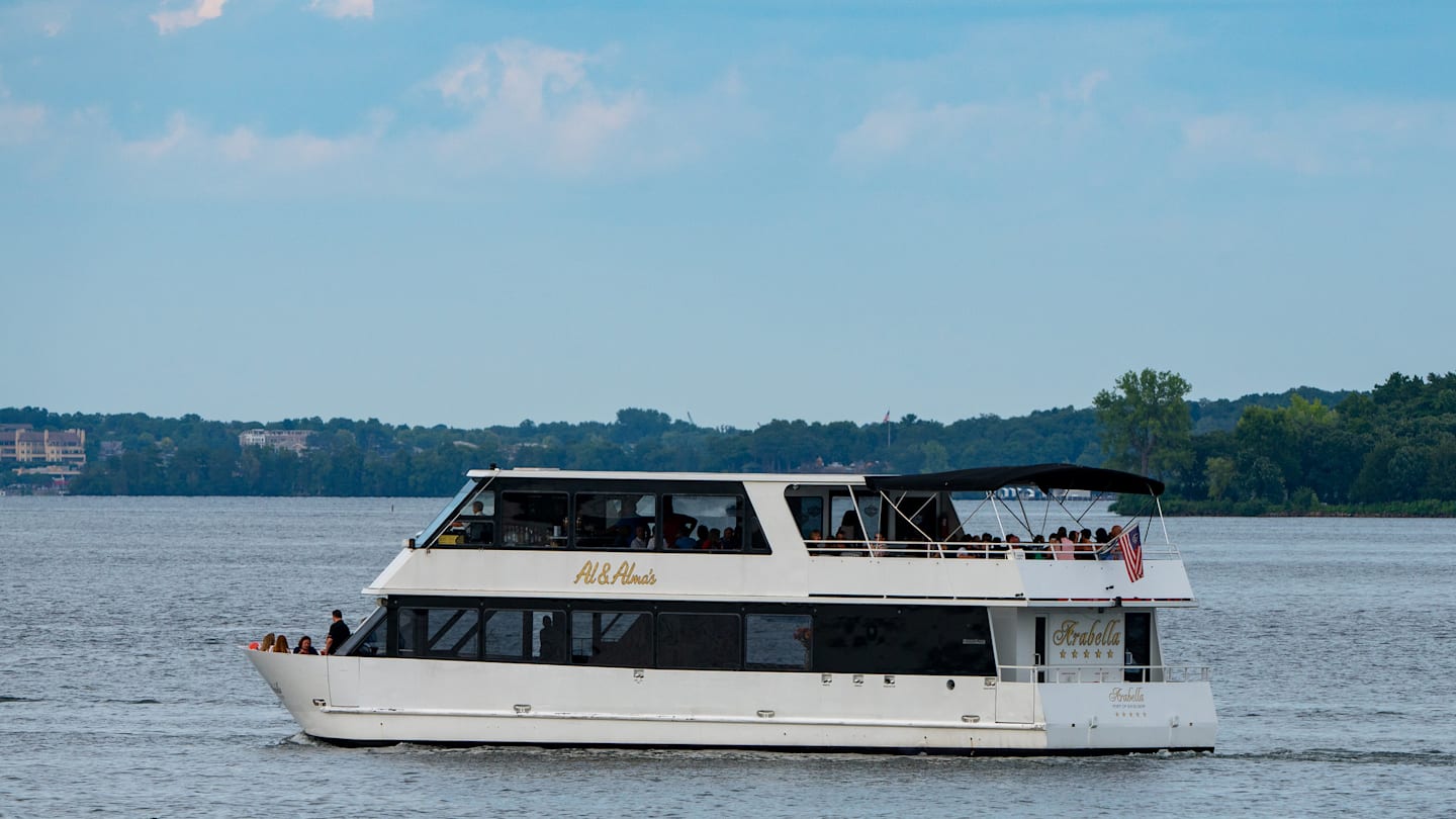 Vikings wife shuts down Lake Minnetonka boat plan with Love Boat reminder