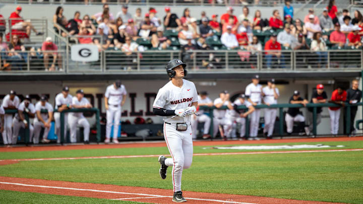 Georgia defeats Queens 21-1