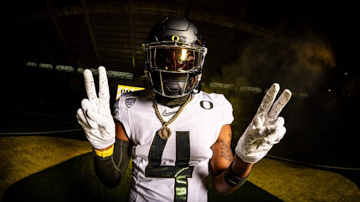 Oregon Ducks Commit Dallas Wilson Shines, Dakorien Moore Falters ...